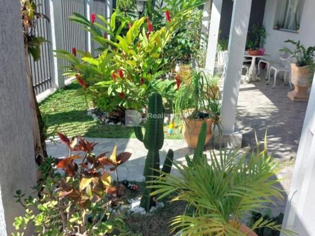 Lindo Sobrado à venda em Taubaté com 2 quartos + 1 suíte 313 m²