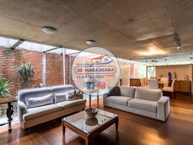 Lindo sobrado a venda no Jardim Marajoara com 3 suítes, 4 vagas, 250m², amplo jardim!