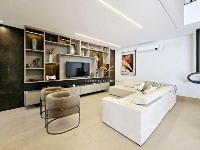 Lindo Sobrado com 4 Suítes, sendo 1 Master com Closet e Banheira, Piscina em Indaiatuba/SP