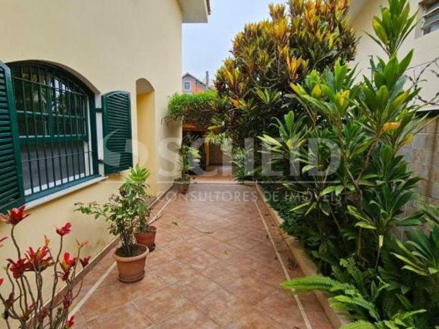 Lindo sobrado com 4 vagas e 3 quartos no Jardim Prudência