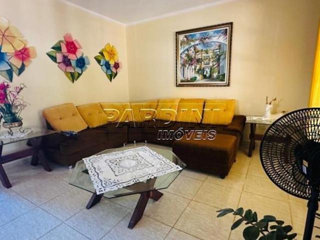 Lindo sobrado com 5 suítes e varanda com espaço gourmet, na praia do Lázaro em Ubatuba!