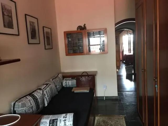 Lindo sobrado com 03 dorm, 04 vagas, churrasqueira