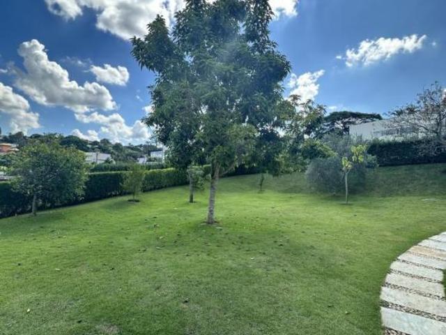 Lindo Sobrado com 06 suítes Localização privilegiada Jardim das Palmeiras