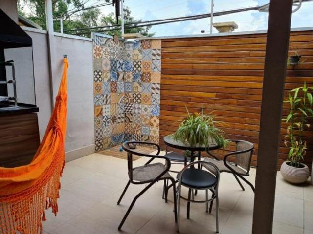 Lindo Sobrado com 162,00m² em condomínio fechado no Bairro Santa Cândida, lazer completo
