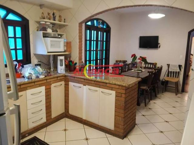 Lindo Sobrado com 1 suite,3 Dorm, Closet e um Sotão