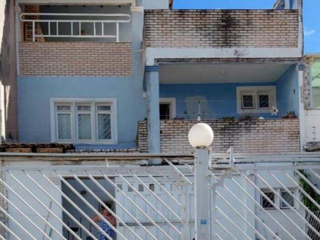 Lindo sobrado com 2 andares mais o térreo e 2 vagas de garagem