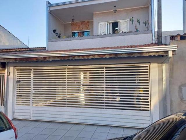 Lindo sobrado com 3 dormitórios sendo um suíte com closet e banheira
