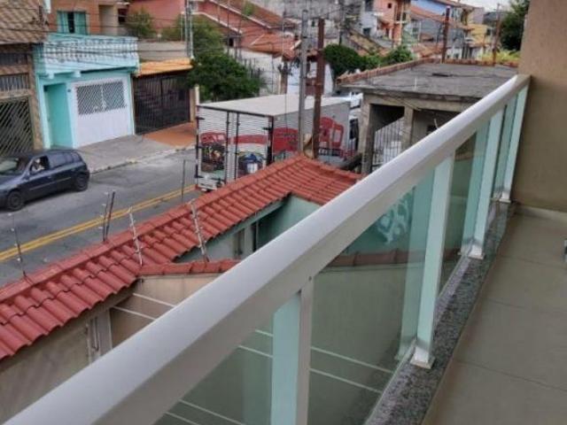 Lindo sobrado com 3 dormitórios 1 suíte com sacada no Parque Continental