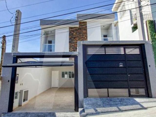Lindo sobrado com 3 dorms 1 Suíte, 3 Banheiros, 2 Garagens, 130 m²