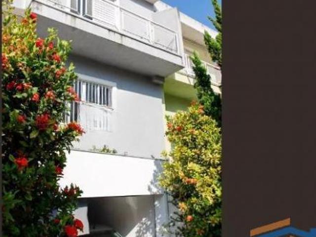 Lindo Sobrado com 3 Suítes e 4 Vagas de Garagem