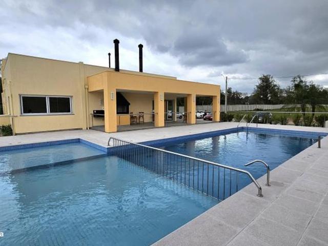Lindo sobrado com 3 suítes em condomínio com infraestrutura completa na zona sul