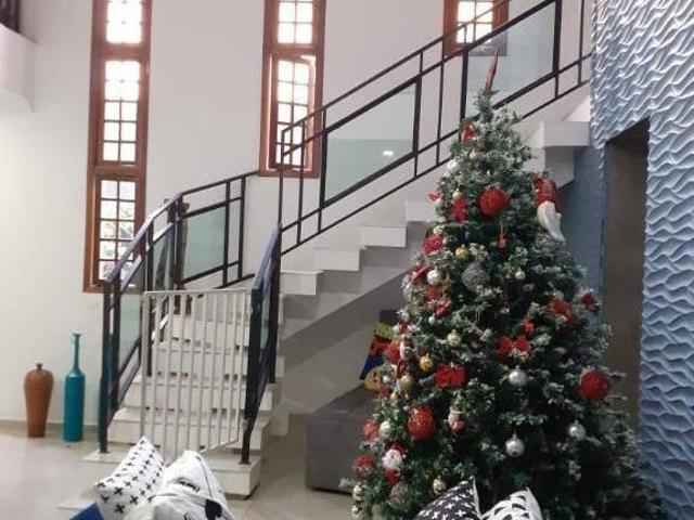 LINDO SOBRADO COM ARQUITETURA DIFERENCIADA. ACEITA PERMUTA