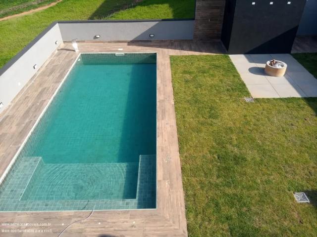 Lindo sobrado com arquitetura exuberante em condomínio de atibaia