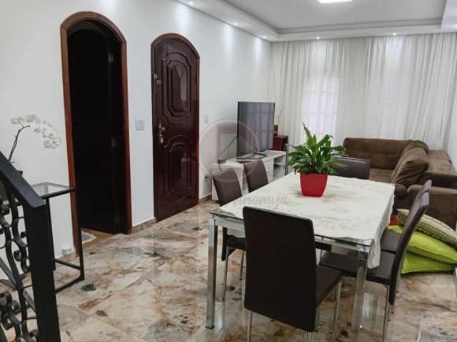 Lindo Sobrado com dormitórios no térreo, churrasqueira e excelente localização na Vila Oliveira