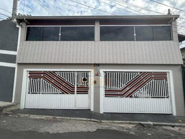 Lindo Sobrado com fino acabamento! Varanda Gourmet!