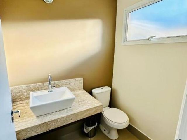 Lindo Sobrado, com ótimo acabamento, no Condomínio Reservato! Localização privilegiada! Alto padrão