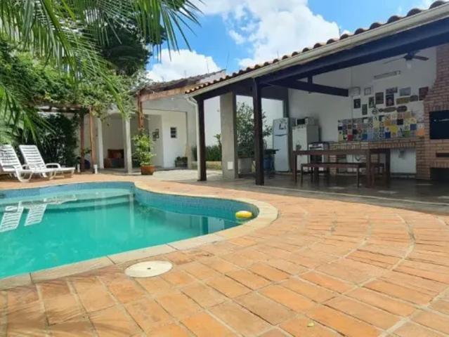 Lindo sobrado com piscina e churrasqueira com forno de Pizza