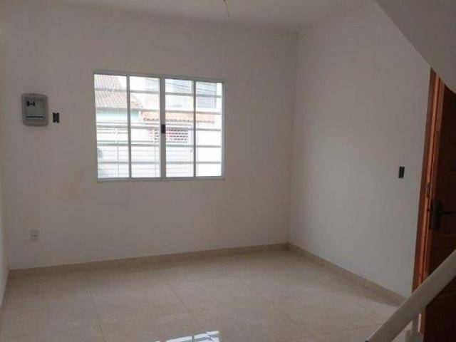 Lindo sobrado com suíte, 6 vagas e porão