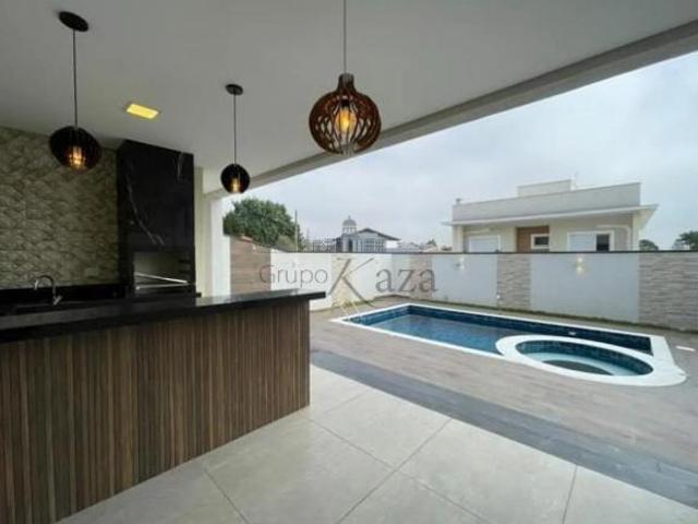 Lindo Sobrado Condomínio Residencial Golden Park Jacareí 3 Suítes 180m²