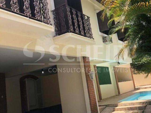 Lindo sobrado de esquina com 3 dormitórios 1 suíte, 4 vagas e piscina no Sumaré