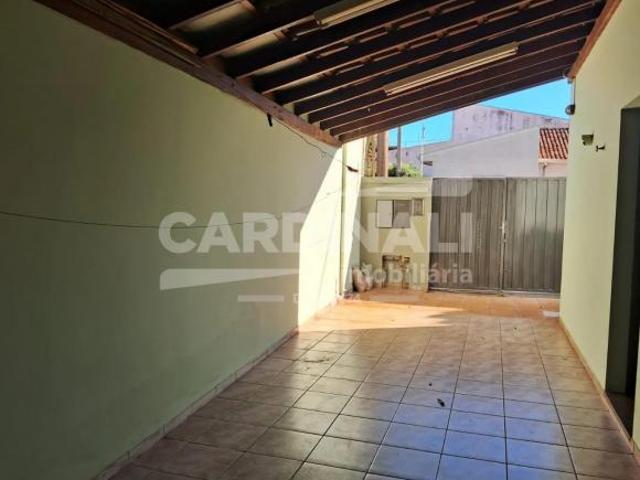 Lindo sobrado de esquina, completo de armários e com localização privilegiada