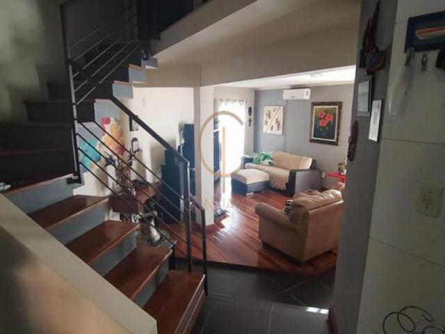 Lindo Sobrado de três pavimentos