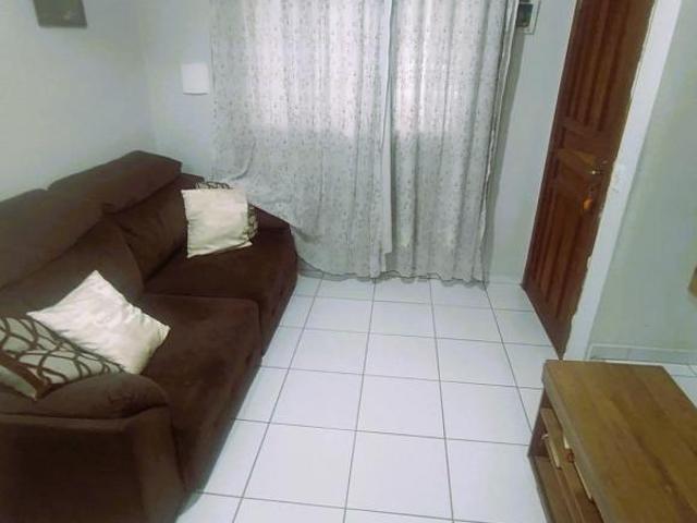 Lindo Sobrado de 2 Quartos no Sítio Cercado: Conforto, Espaço e Localização Perfeita!