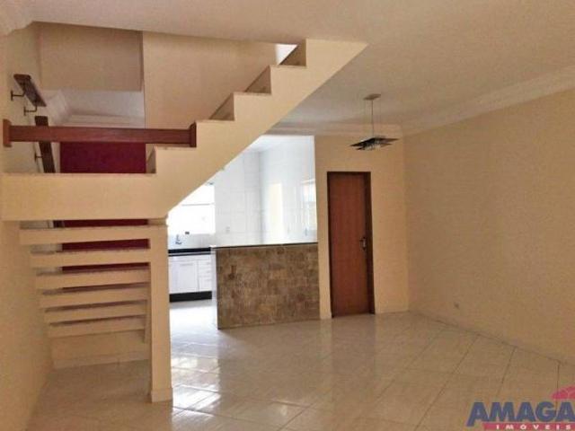 lindo sobrado de 3 dorms em condomínio prox.ao centro