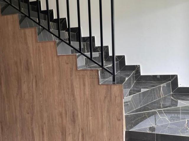 Lindo Sobrado Decorado com 3 Quartos sendo 1 Suíte