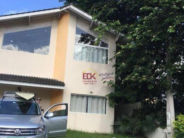 Lindo sobrado em condomínio a venda em Ubatuba