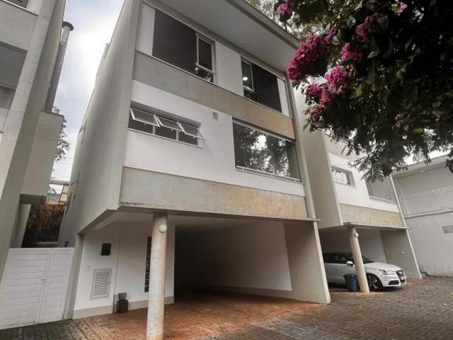 Lindo sobrado em condomínio Alto Padrão São Paulo, 225M, 3 suítes, 4 vagas