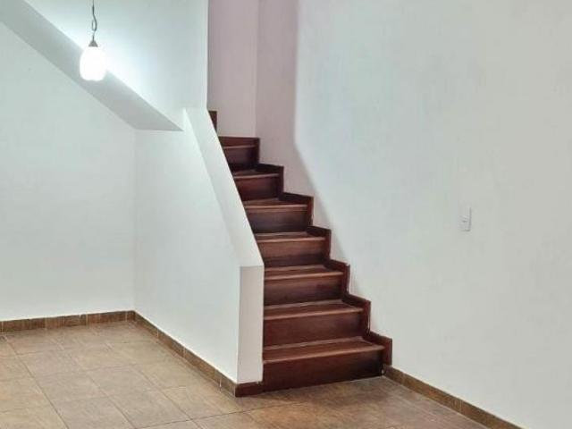 OPORTUNIDADE Lindo Sobrado em Condomínio Fechado