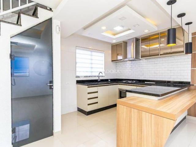 LINDO SOBRADO EM PINHAIS | Condomínio Fechado | 3 DORMITÓRIOS 1 SUÍTE | R$780.000,00