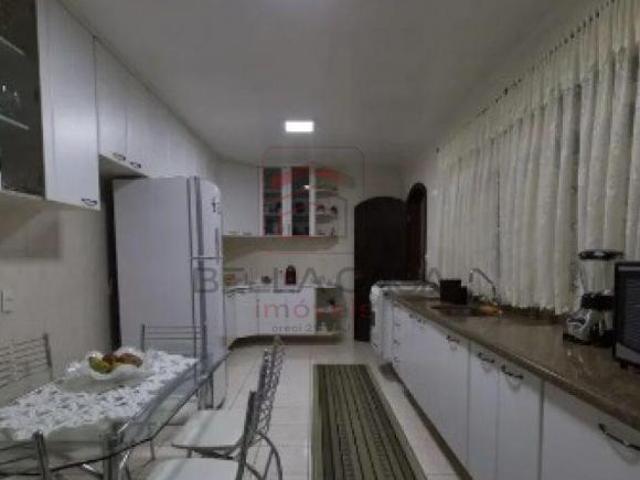 Lindo sobrado em Rua tranquila com 4 dorm à venda