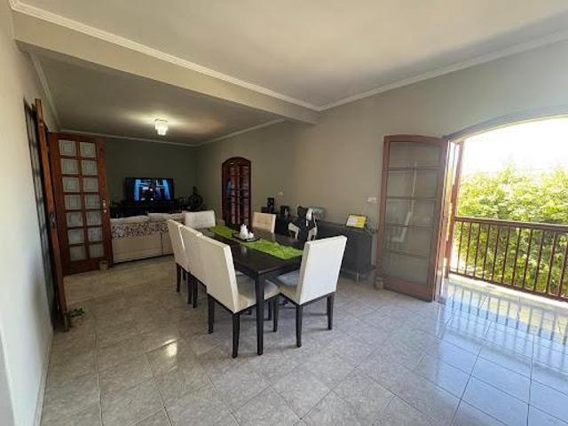 LINDO SOBRADO EM VALINHOS, PROJETADO PARA OFERECER CONFORTO, AMPLITUDE E PRATICIDADE À SUA FAMÍLIA