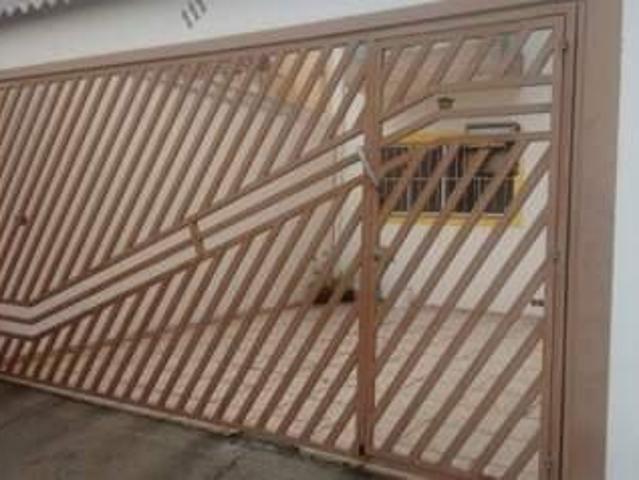 Lindo Sobrado Independente à Venda: 3 Quartos 1 Suíte, Quintal e 2 Vagas, no Jardim Esperança, Bar
