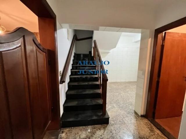 Lindo sobrado para locação, com móveis planejados, ótima localização