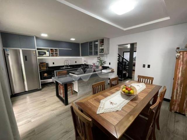 Lindo sobrado para venda na Vila Industrial, com uma suíte e mais dois quartos, sala, cozinha