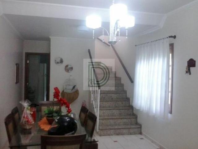 LINDO SOBRADO! SÃO 3 DORMITÓRIOS COM ARMÁRIOS