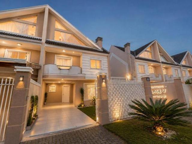 Lindo sobrado triplex, semi mobiliado, na melhor localização do bairro!