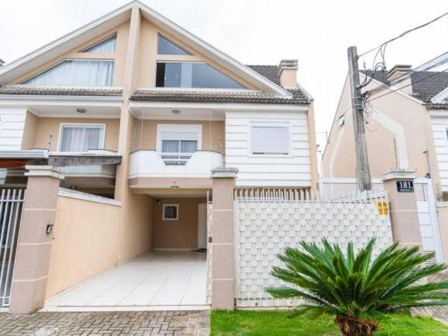 Lindo sobrado triplex, semi mobiliado, na melhor localização do bairro!