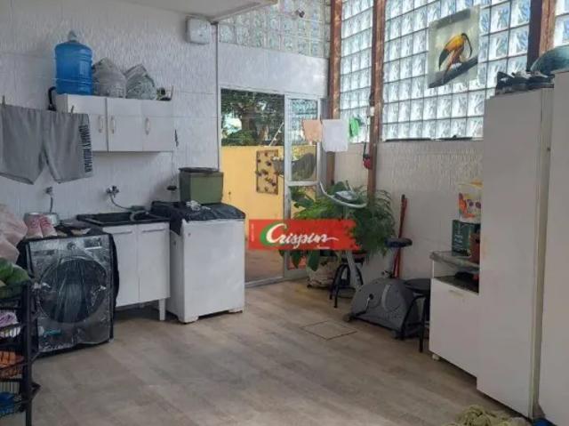 Lindo sobrado à venda com piscina na V. São Francisco Guarulhos: 3 dormitórios com 1 suíte! Agende
