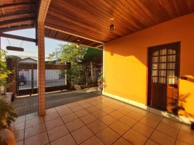 Lindo Sobrado, 163 m2, 3 dorms, Suite, sala 2 ambs, copa e cozinha, edicula complet