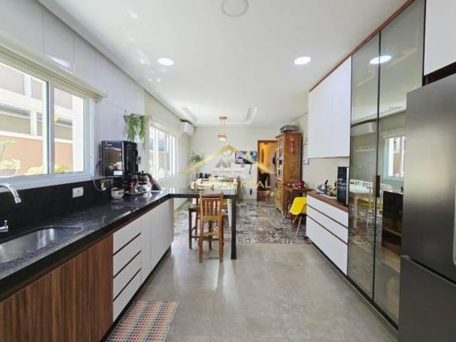 Lindo Sobrado 232m² com 3 Suítes, 3 Vagas no Umuarama prox Cidade de Deus
