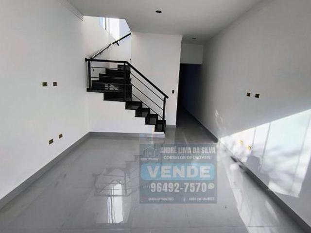LINDO SOBRADO 2 QUARTOS SENDO UM COM SACADA GARAGEM PARA 2 CARROS E QUINTAL PARA UMA POSSOVEL PISCIN