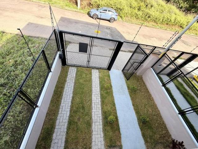 Lindo sobrado 3 dormitórios com piscina