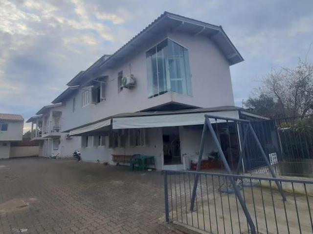 Lindo sobrado, 3 dormitórios, suíte, em Alvorada, bairro Tijuca