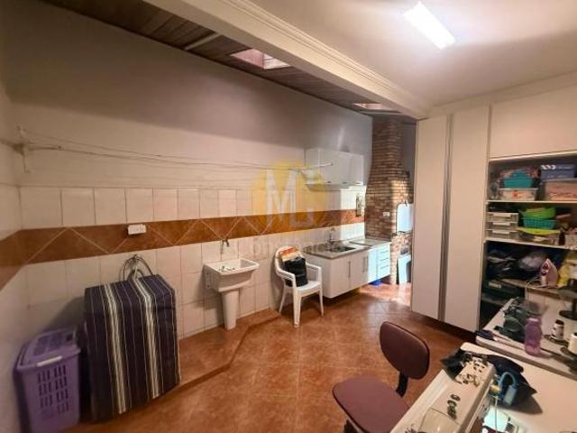 LINDO SOBRADO, 3 QUARTOS, SUITE, 2 VAGAS GARAGEM,CLOSET BOSQUE DOS IPES