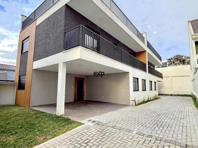 Lindo Sobrado/Triplex Novo à venda em Curitiba no bairro Cajuru!