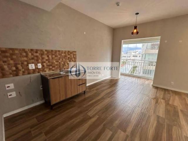 Lindo Studio com 1 vaga de garagem, Varanda na Penha